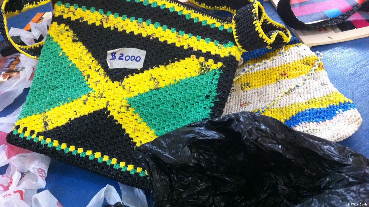 Saving scandal bags – DW – 12/27/2013