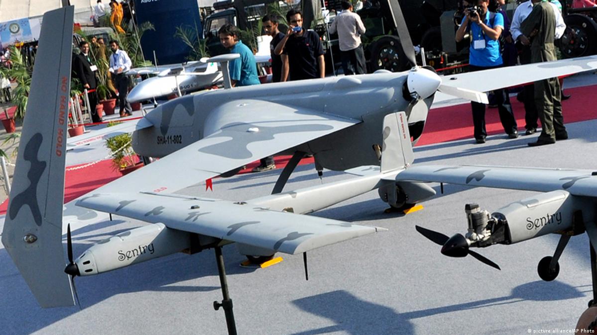 Pakistan launches own drones – DW – 11/25/2013