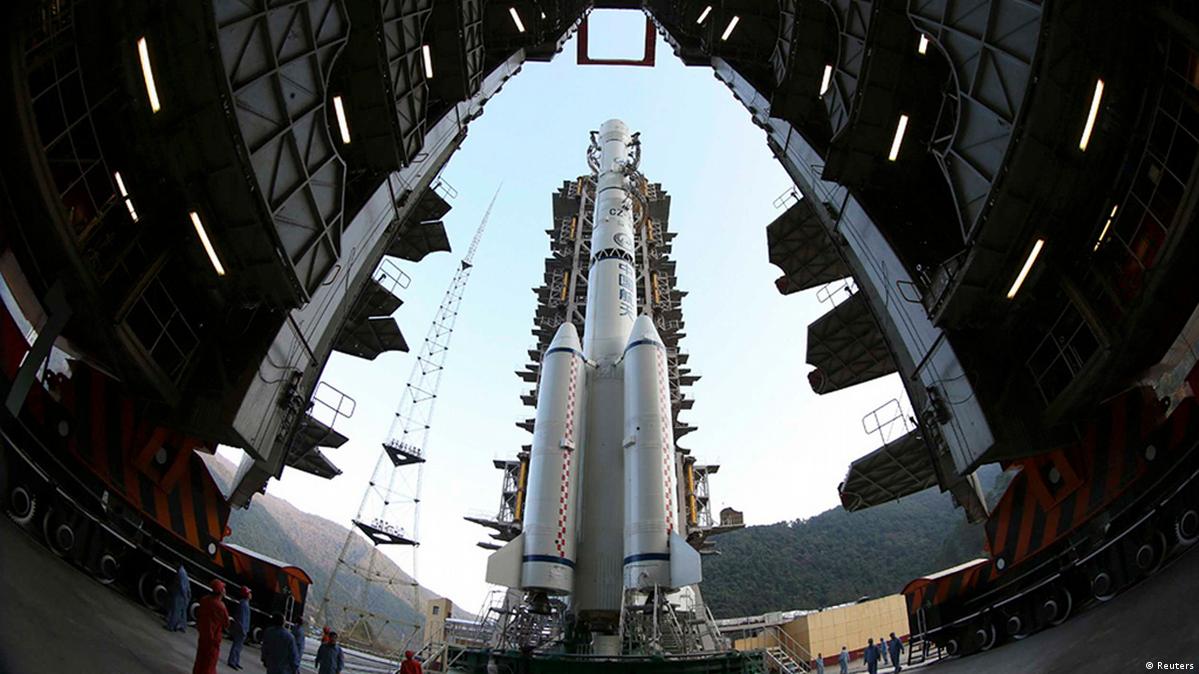 Jade Rabbit heads to the moon – DW – 12/01/2013