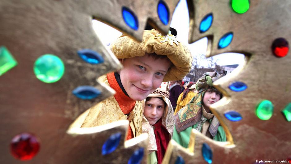 Sternsinger helfen Kindern in aller Welt – DW – 06.01.2014