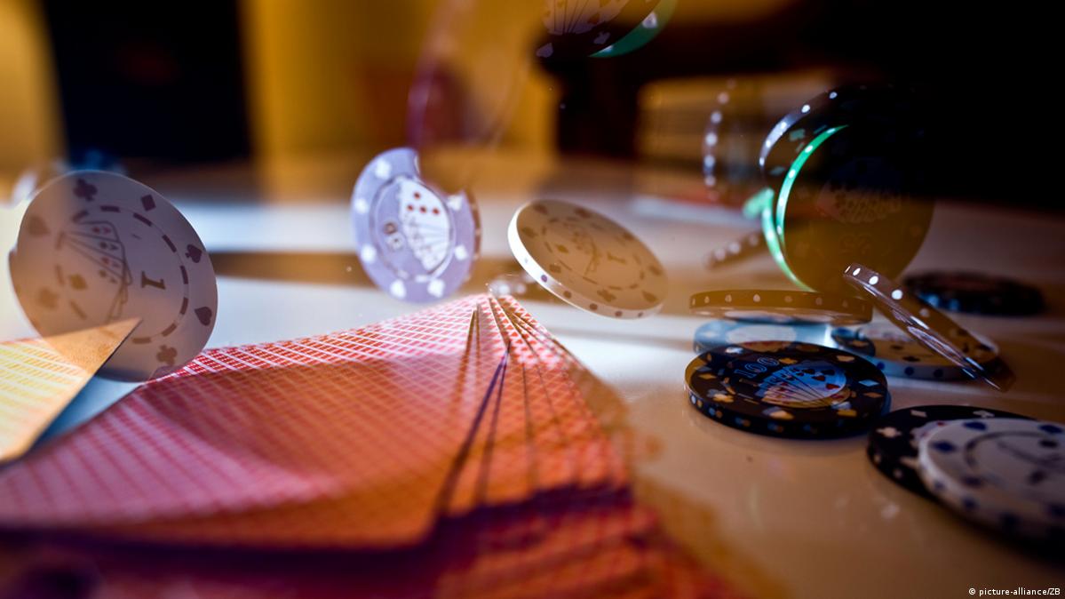 Marking playing cards with radioactive iodine? – DW – 11/28/2017