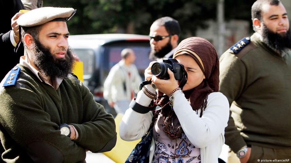 تقرير: تدهور مقلق لحرية الصحافة في مصر – DW – 2014/2/7