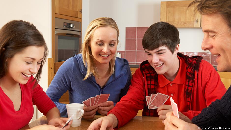 لعبة ورق مُستلهمة من ثقافة الهيبي – DW – 2014/2/5