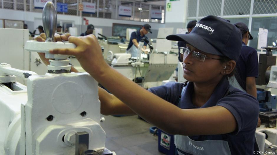 Merkel visits Indian technology center – DW – 10/06/2015