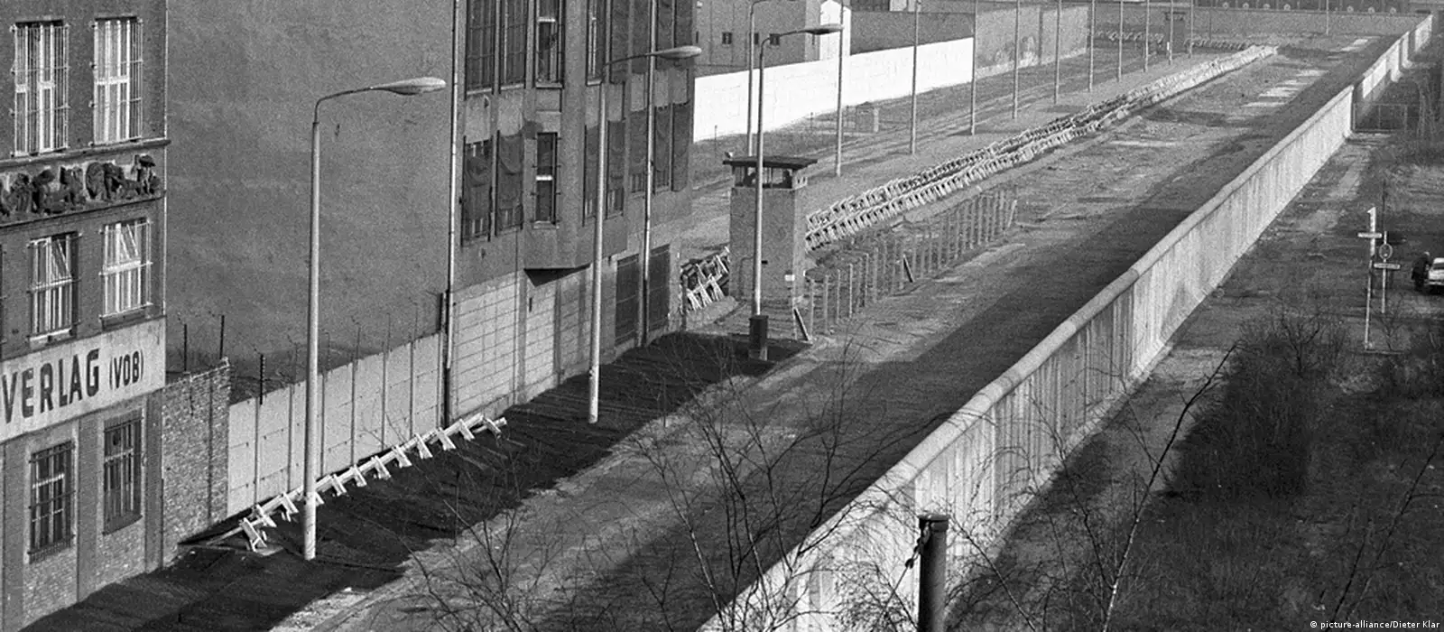 Berlin Wall History White Line