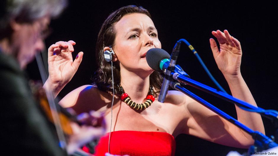 Voice of concern – DW – 04/11/2014