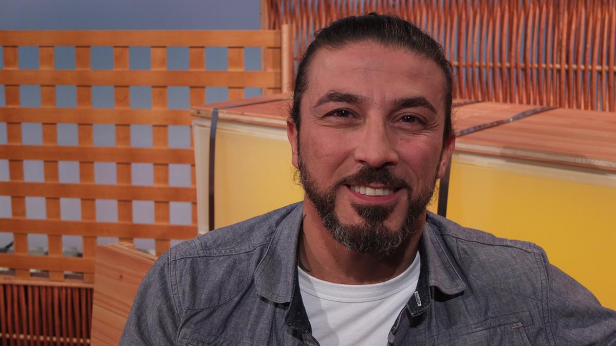 Dergin Tokmak, Dancer and Acrobat – DW – 02/15/2015