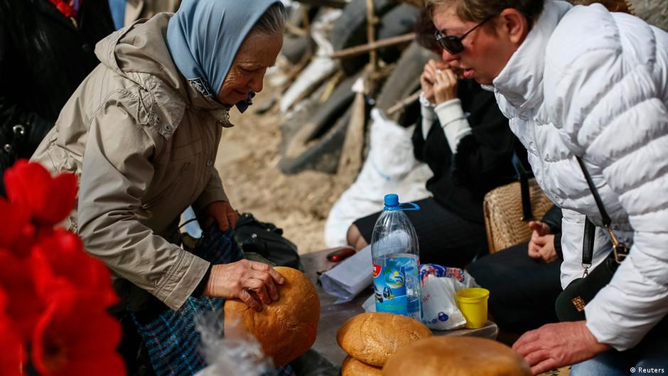 Ukraine observes Easter truce – DW – 04/19/2014