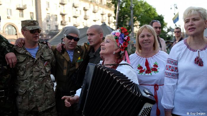 Summer tourists take in the sites of Kyiv′s Maidan revolution | Europe ...