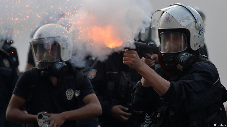 Turkey passes security law – DW – 03/27/2015