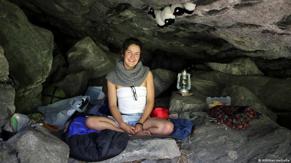 Norway's cave girl simplifies her life – DW – 06/17/2014