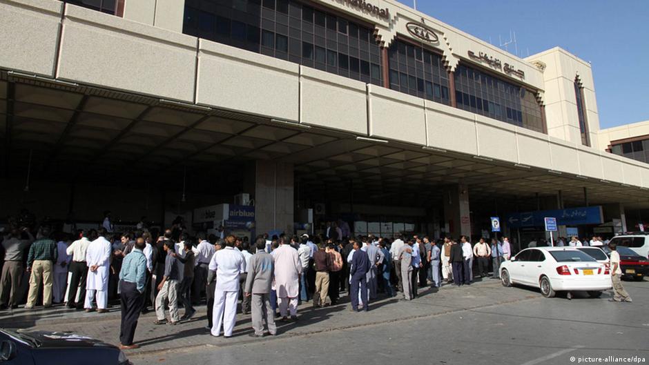 Karachi airport reopens – DW – 06/09/2014