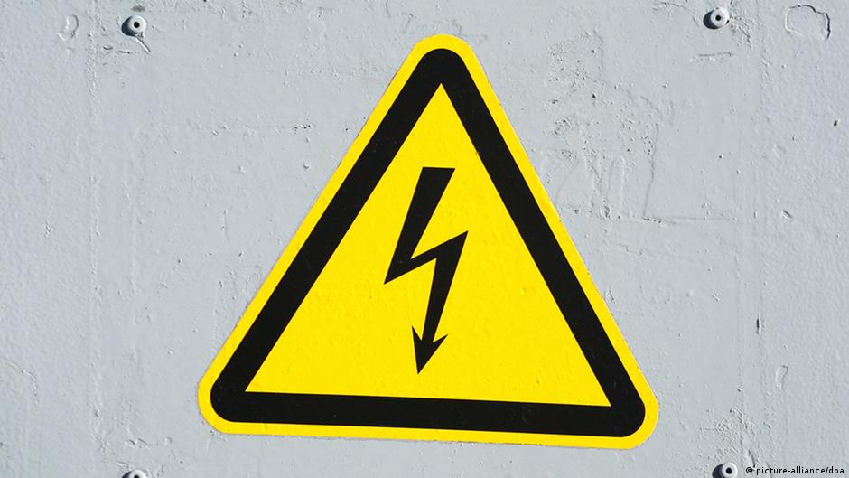 What causes static electric shocks? – DW – 10/11/2024