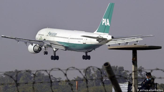 Pakistan commercial plane goes down en route to Islamabad | DW Learn German