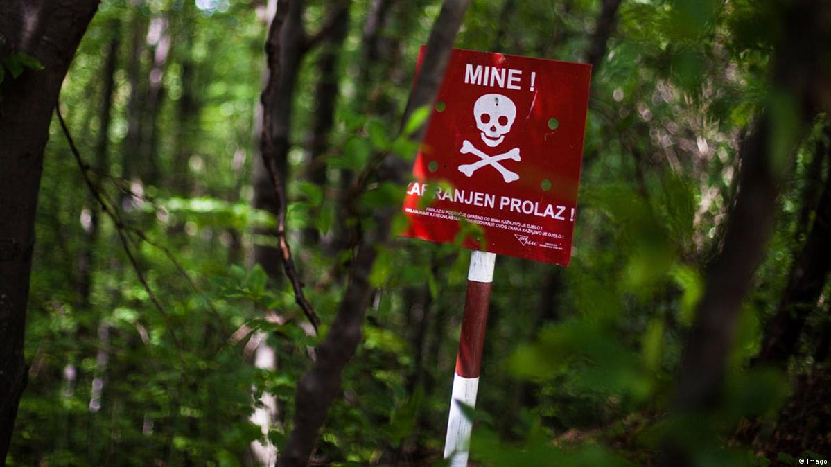 US lifts restrictions on 'smart' landmines – DW – 02/01/2020