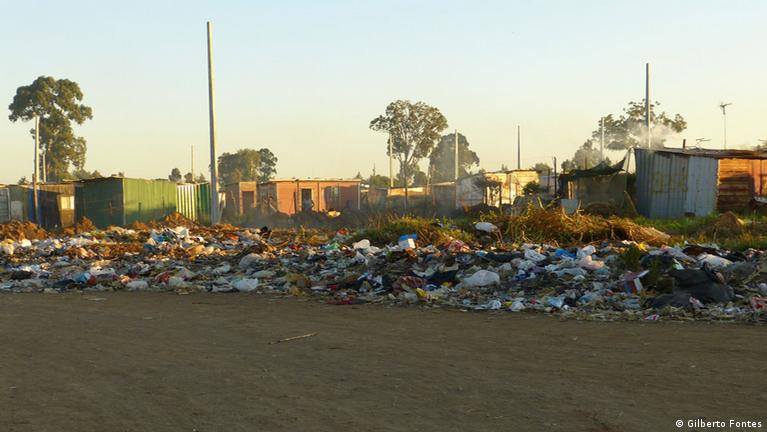 Trash collectors in Johannesburg – DW – 09/23/2015