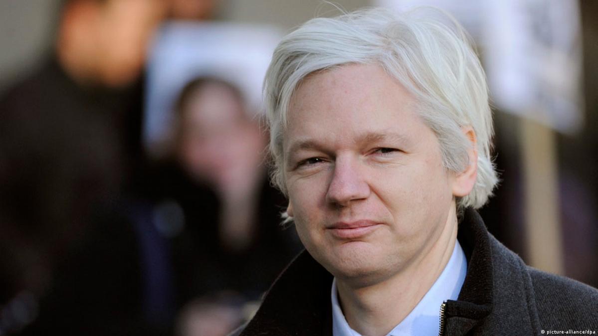 Assange isn't going anywhere – DW – 08/18/2015
