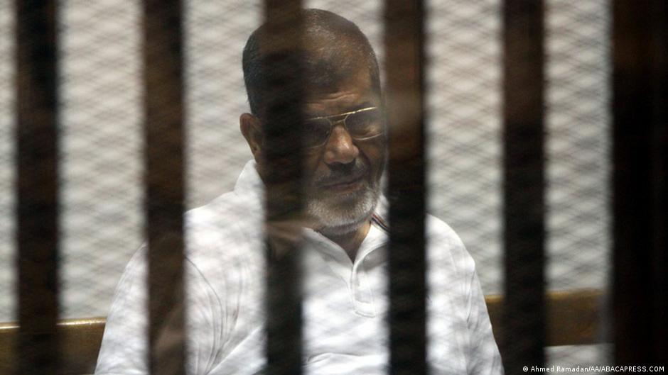 Egypt's Morsi sentenced to 20 years – DW – 04/21/2015