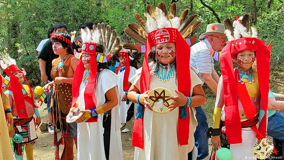 Hopi women fight domestic violence – DW – 11/12/2014