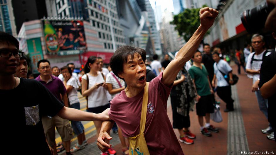 Two different movements? – DW – 10/08/2014