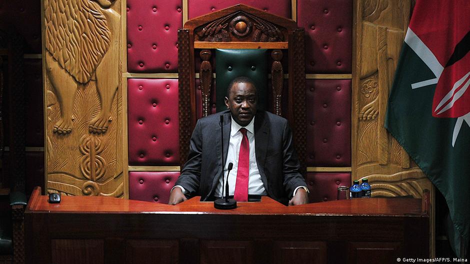 Kenyatta's war on corruption draws online ire – DW – 11/25/2015