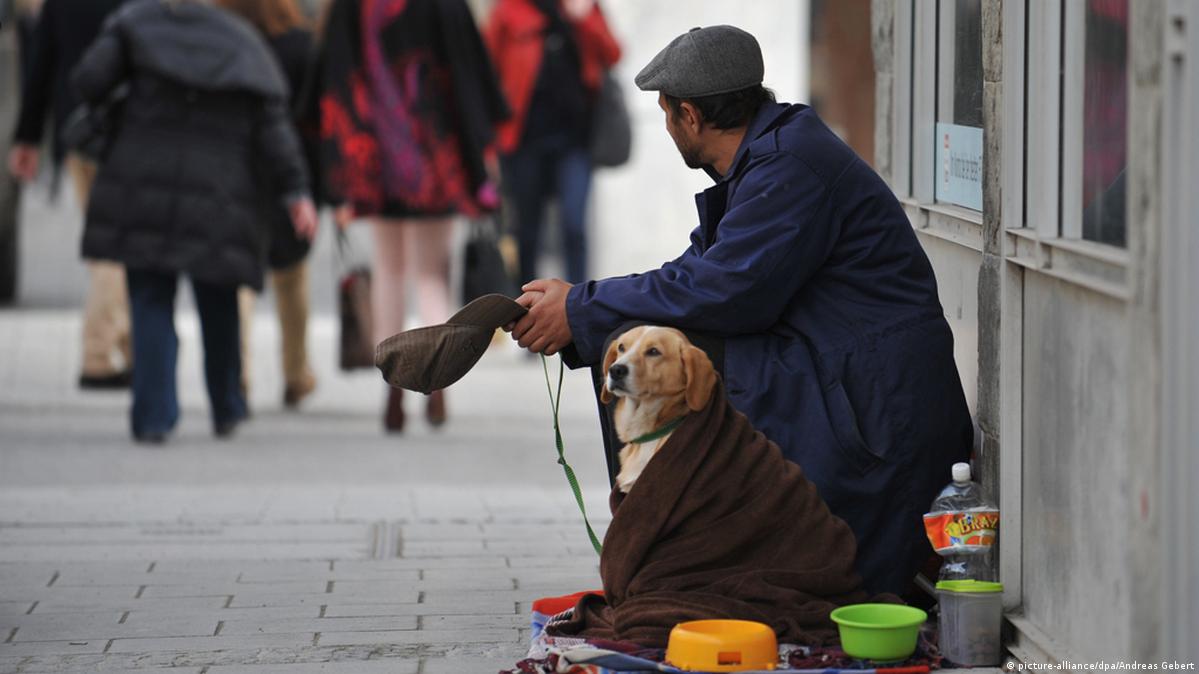One in five Germans at risk of poverty – DW – 12/16/2014