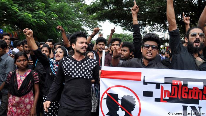 Indian ′love protests′ shut down | Asia | An in-depth look at news from ...