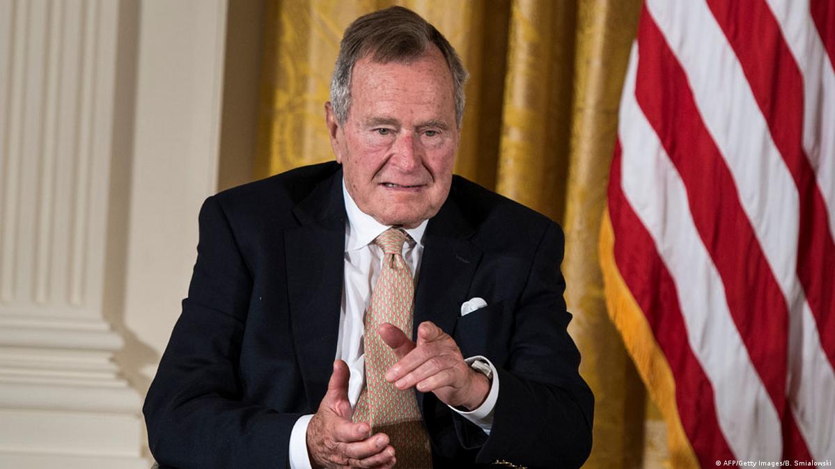 Hospitalizan al expresidente Bush tras muerte de su esposa – DW – 24/04 ...
