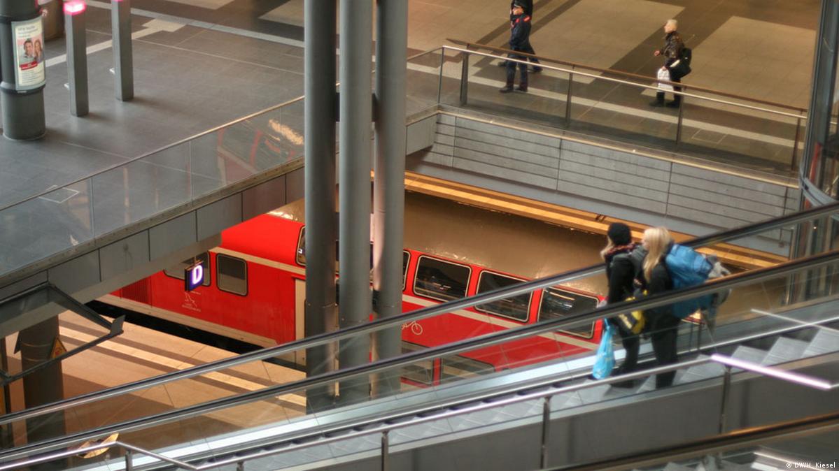 A victim of the train strike – DW – 11/07/2014