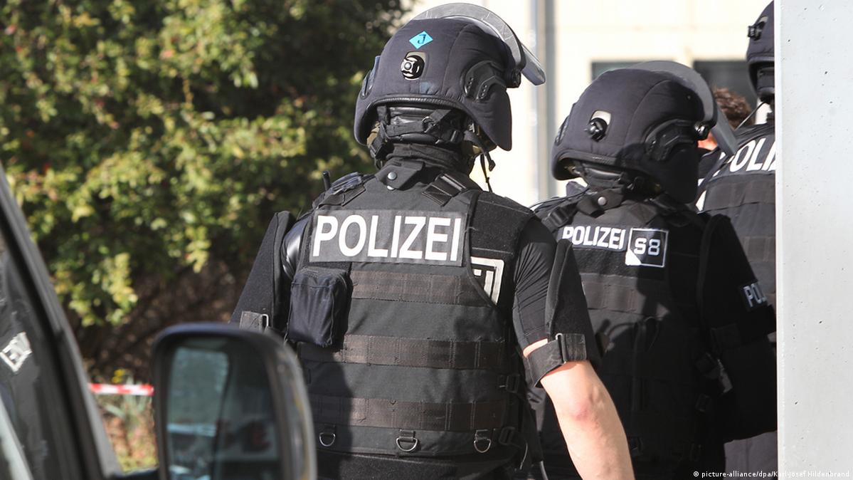 Raids against German far-right suspects – DW – 05/06/2015