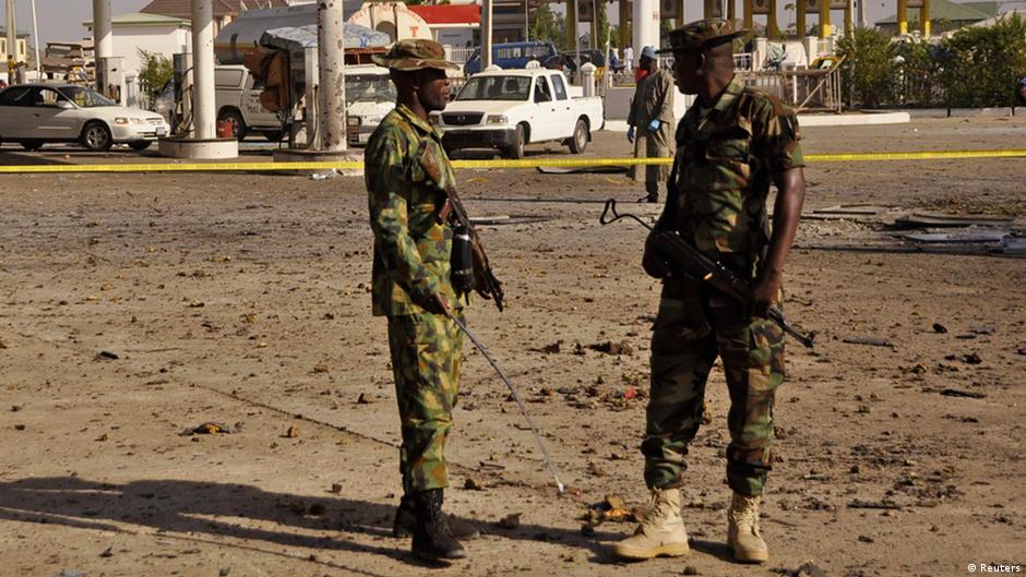 Civilian militia in Nigeria take on Boko Haram – DW – 12/17/2014