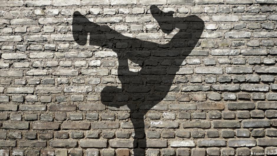 Breakdance Jam educates and empowers young people – DW – 12/20/2017