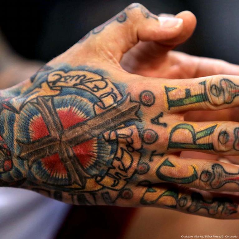 Tatuagem De Simbolo De Soldado Caido Tatuagem De Batalha... O Que
