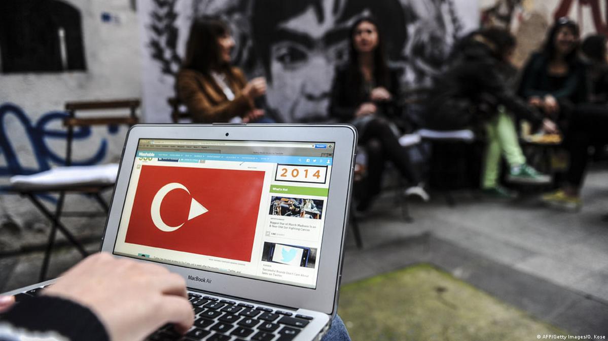 Turkey blocks twitter, again – DW – 07/22/2015
