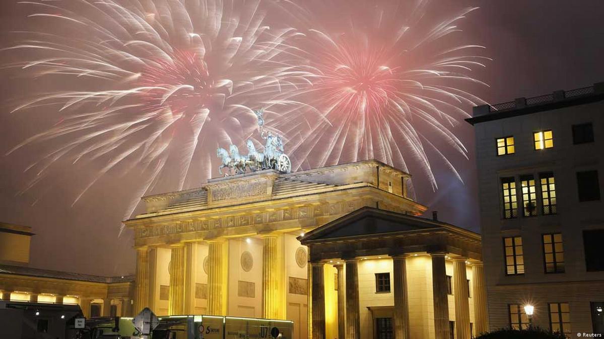 Europe rings in 2015 after turbulent year – DW – 01/01/2015