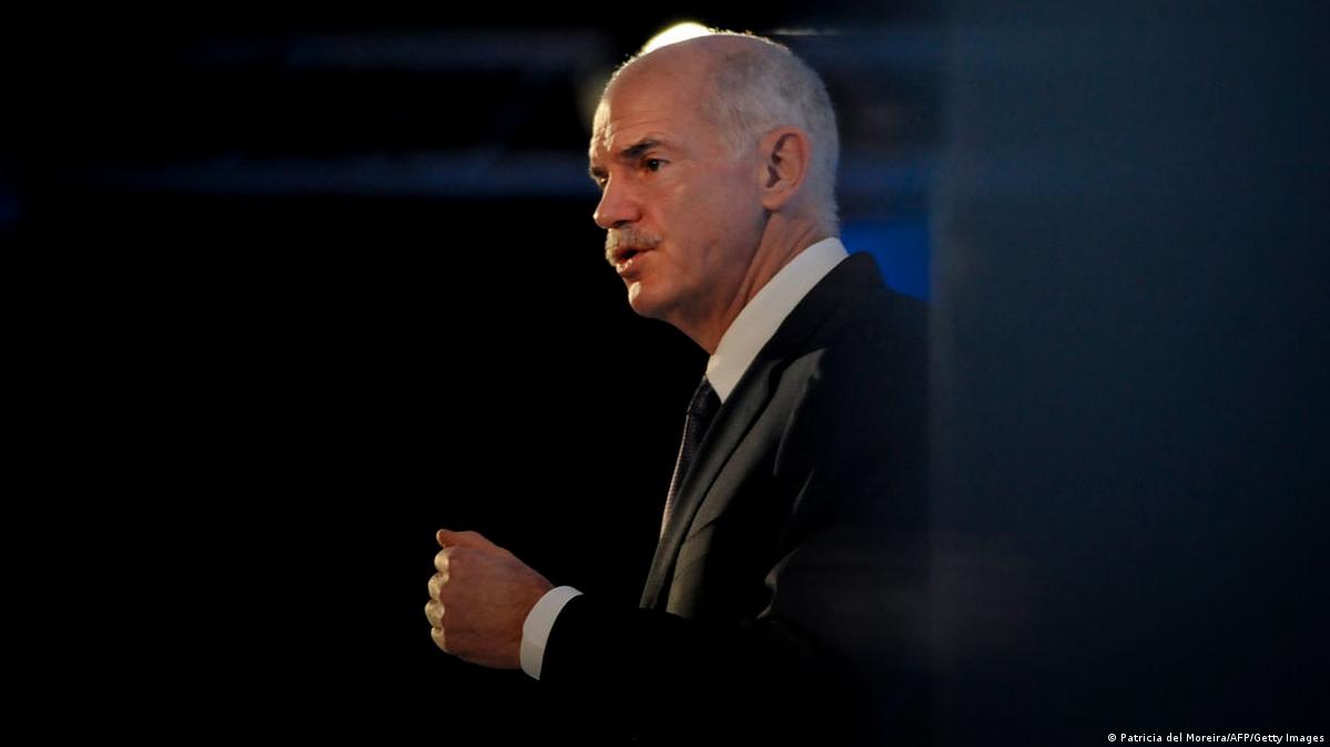 Papandreou breaks with PASOK