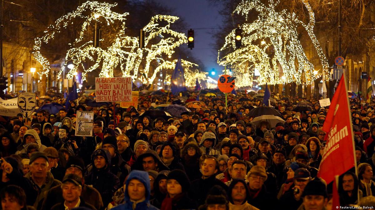 Hungarians protest Orban's ties to Moscow – DW – 01/03/2015