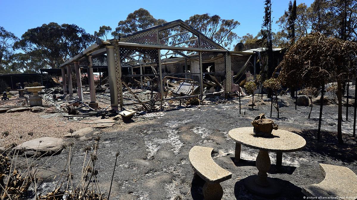 Australian fires still 'extremely dangerous'