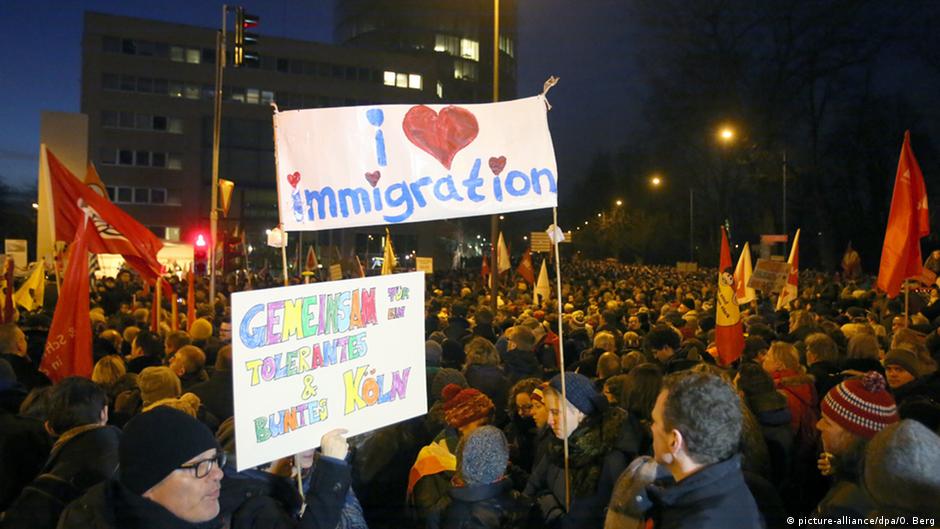 Thousands demonstrate against 'PEGIDA' – DW – 01/05/2015