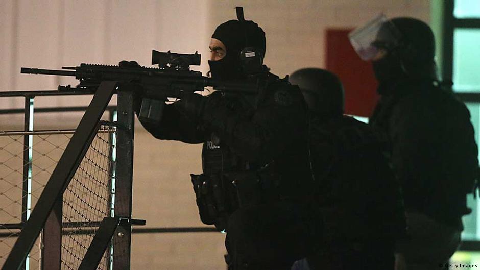 One suspect surrenders in French terror hunt