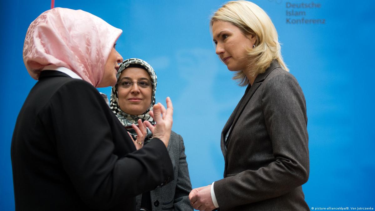 German Muslims condemn Paris attacks – DW – 01/13/2015