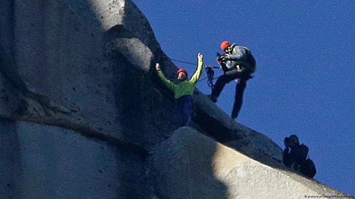 Two American free-climbers make history – DW – 01/15/2015