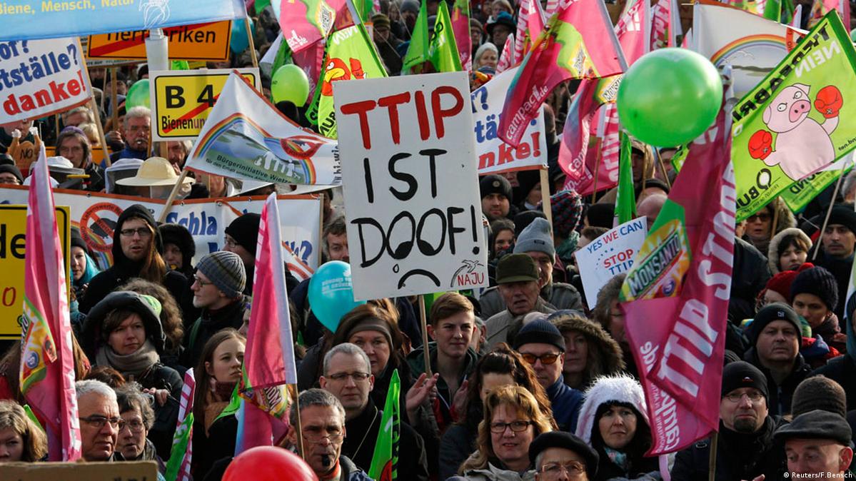 Mass Berlin protests against factory farming