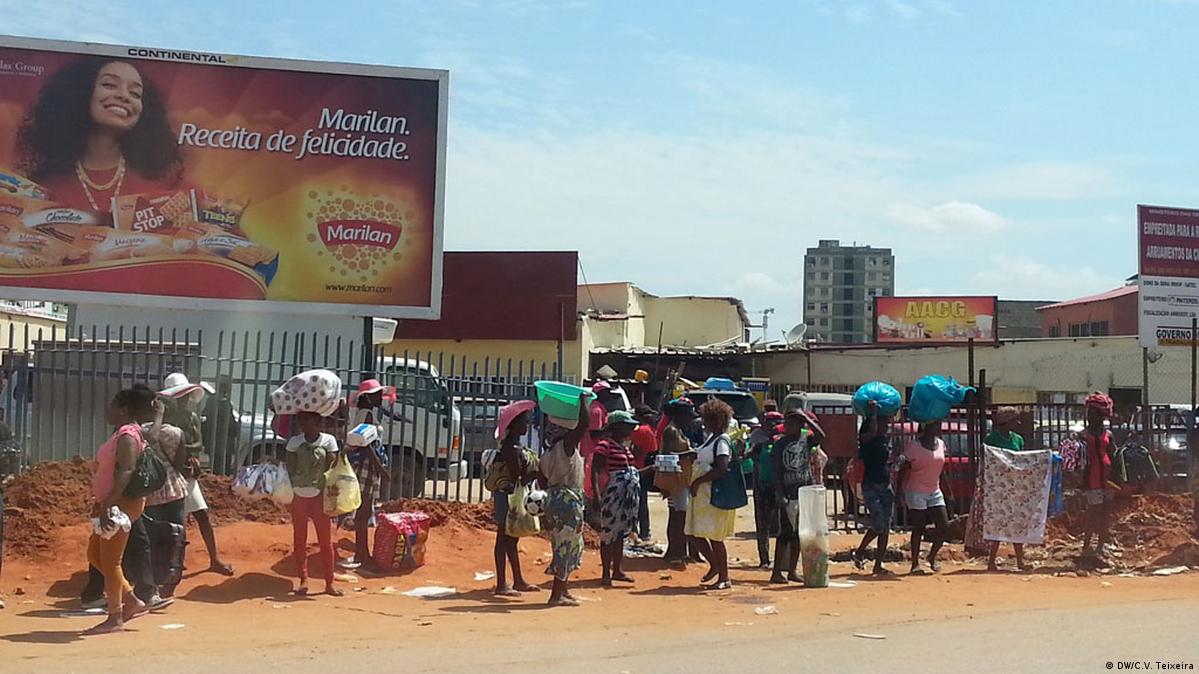 Angola: Que futuro para as "zungueiras" de Luanda? – DW – 29/10/2018