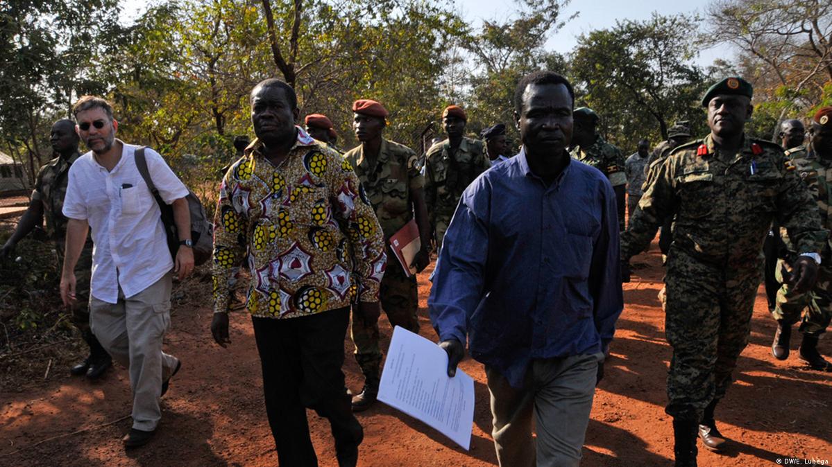 LRA rebel chief on way to The Hague – DW – 01/20/2015