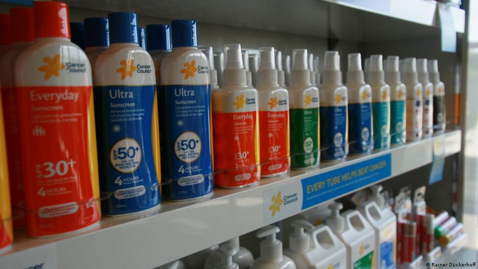 Saving lives with sunscreen – DW – 07/13/2015