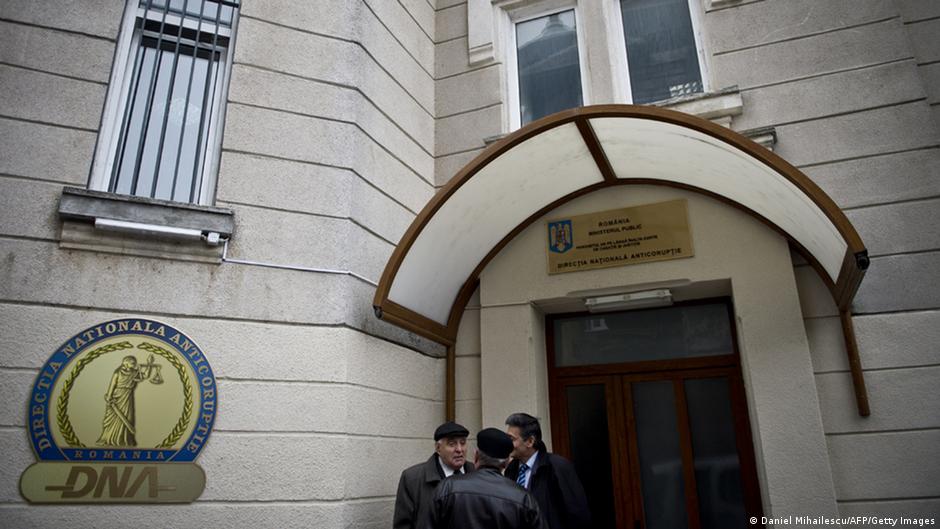 Graft and growth in Romania – DW – 10/12/2015