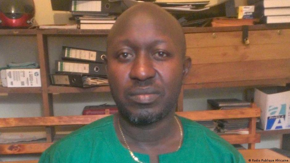 Bob Rugurika dénonce la fermeture de la RPA, à Bujumbura – DW – 29/04/2015