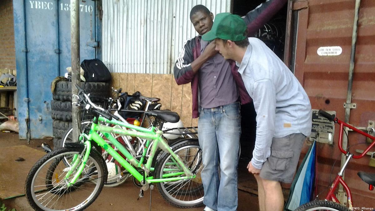 Africycle: Making Malawians mobile – DW – 02/17/2015