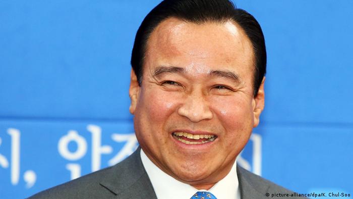 South Korea parliament approves new prime minister | News | DW | 16.02.2015